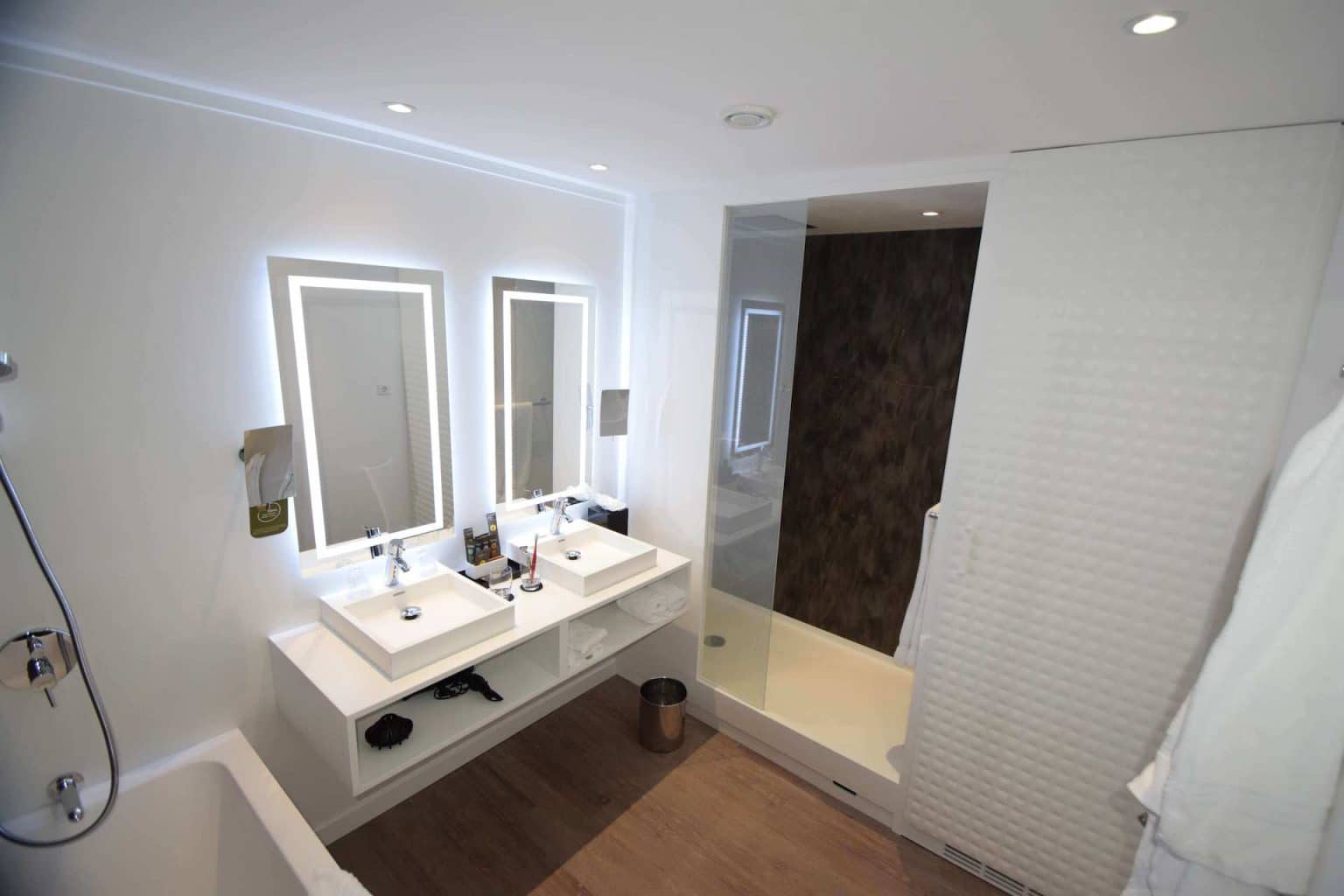 CREA BAIN - BATHROOMS - CREA DIFFUSION